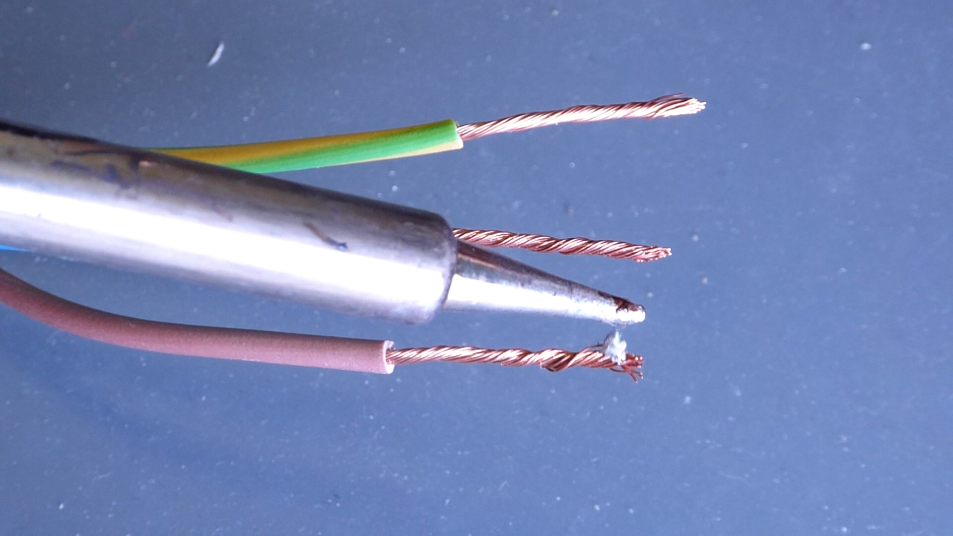 How to solder electronic circuits – build projects and fix devices ...